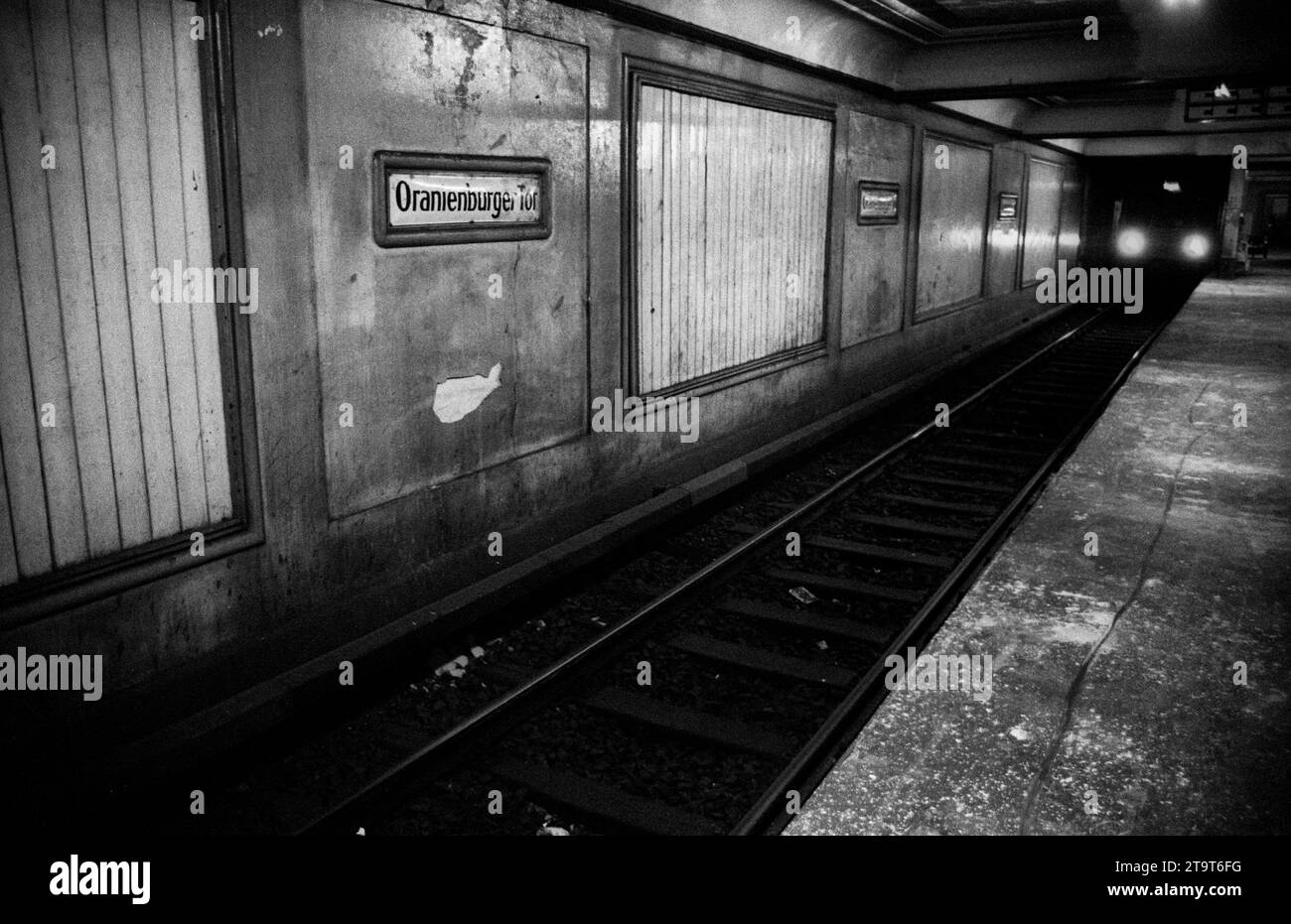 Geisterbahnhöfe DDR, Berlin, 29.5.1990, U-Bahnhof Oranienburger Tor U6 ...