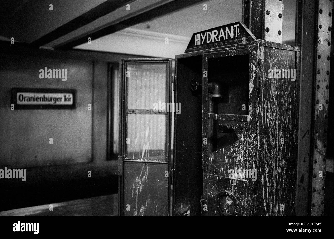 Geisterbahnhöfe DDR, Berlin, 29.5.1990, U-Bahnhof Oranienburger Tor U6, 28 Jahre Geisterbahnhof ...