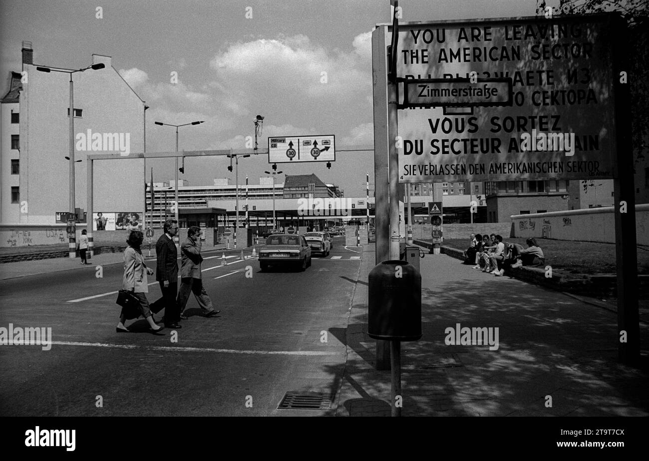 Check Point Charlie DDR, Berlin, 22.05.1990, DDR Grenzübergang am Check ...