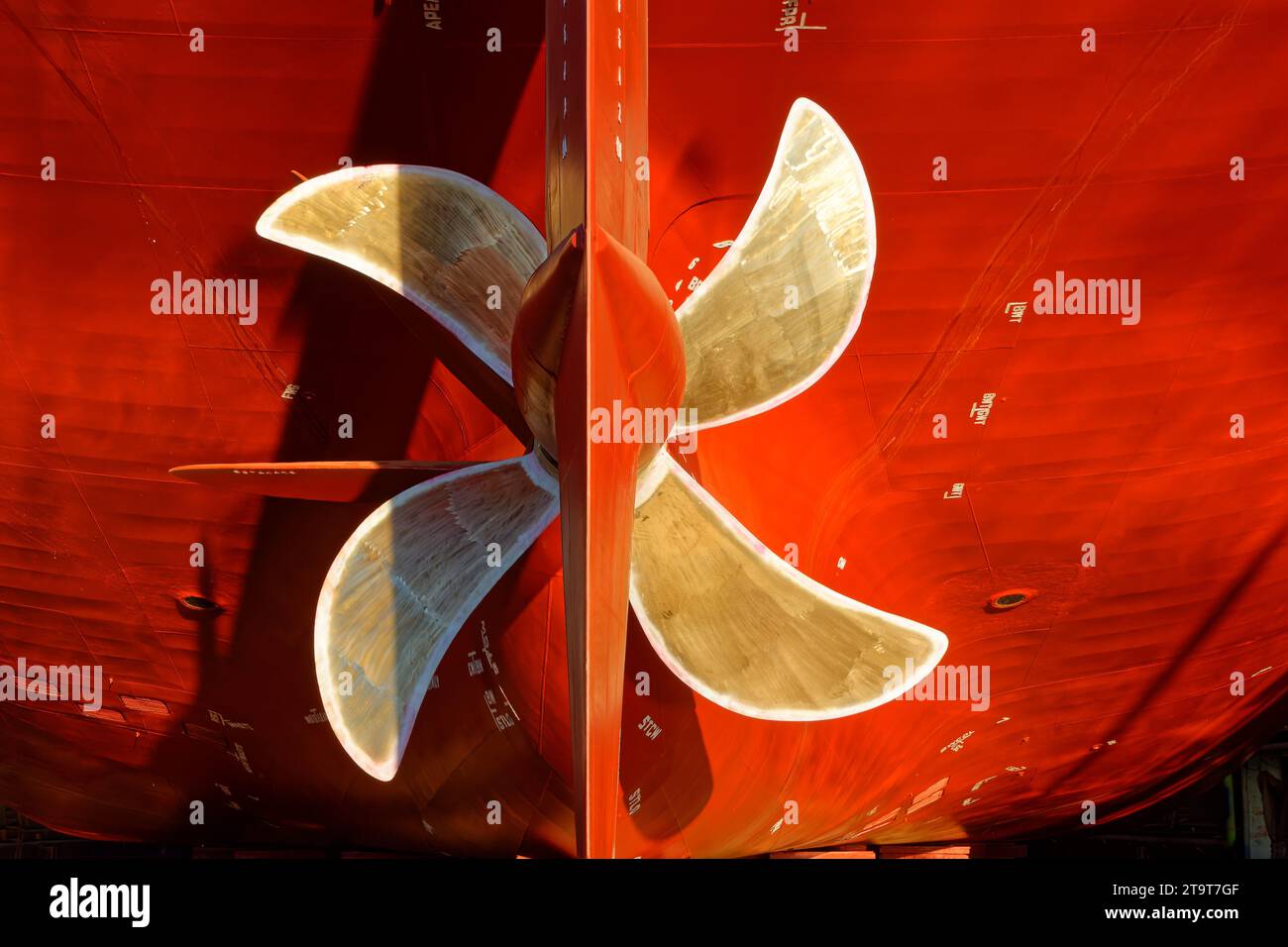 A view on a ship's propeller at a drydock Stock Photo - Alamy