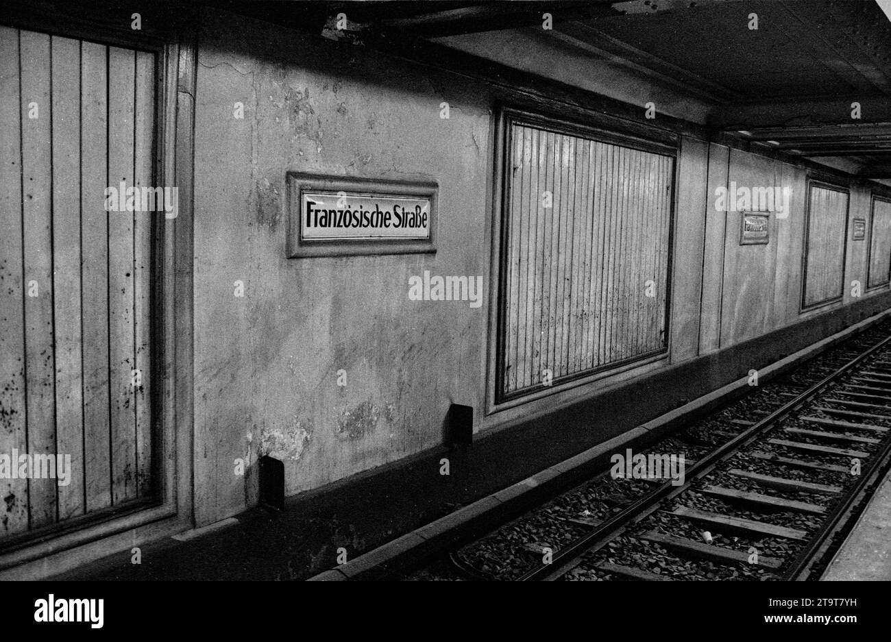 28 5 1990 Black and White Stock Photos & Images - Alamy