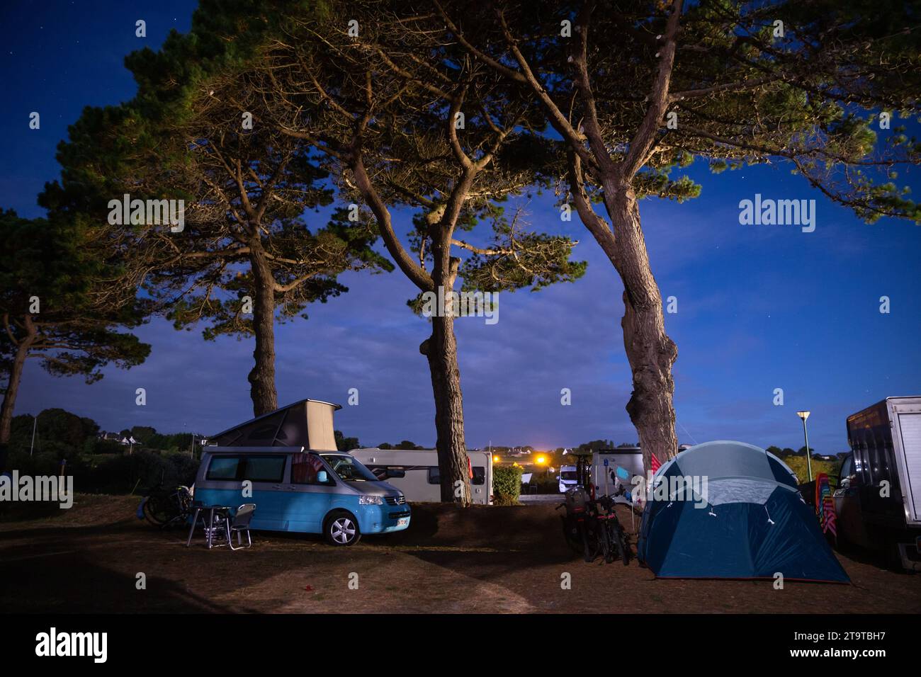 a beautiful campsite full of RV, caravan, tents and picnic table set at ...