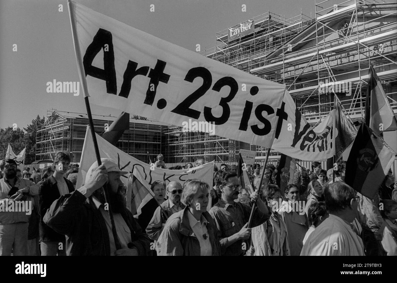 04 mai Black and White Stock Photos & Images - Alamy