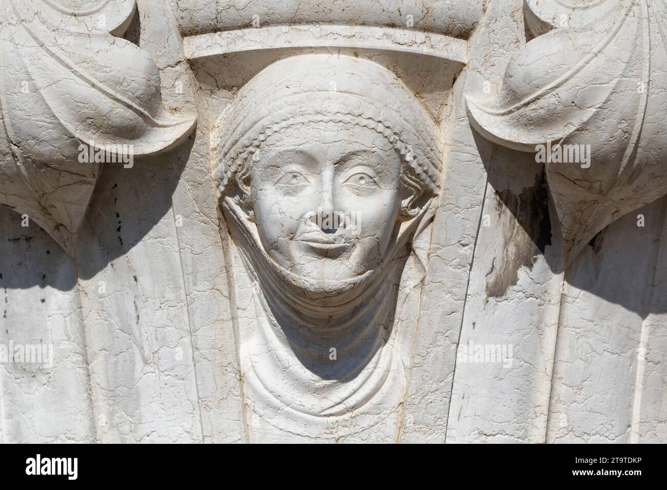 The Lady - Column capital of Palazzo Ducale (Doge's Palace, St Mark's ...