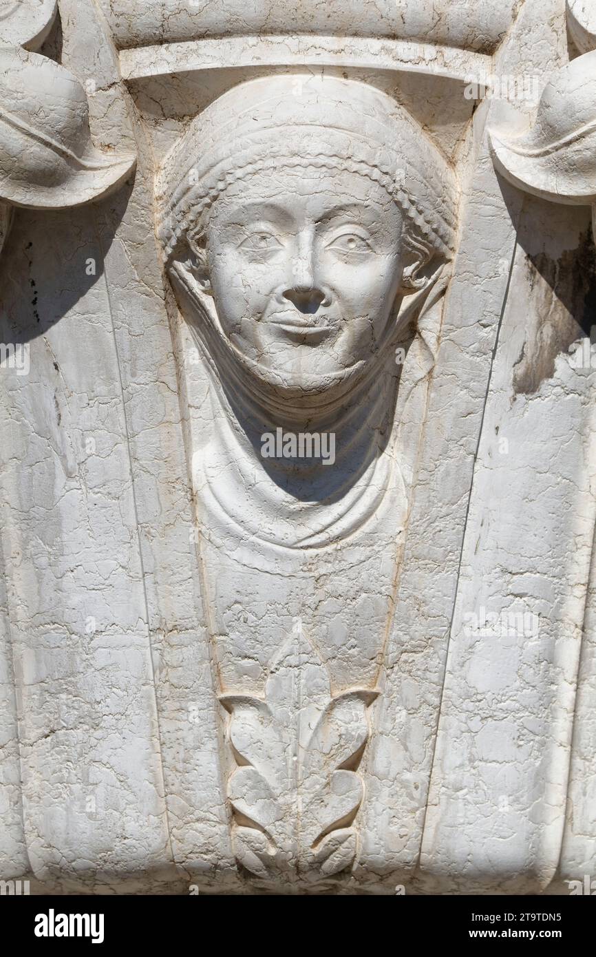 The Lady - Column capital of Palazzo Ducale (Doge's Palace, St Mark's ...