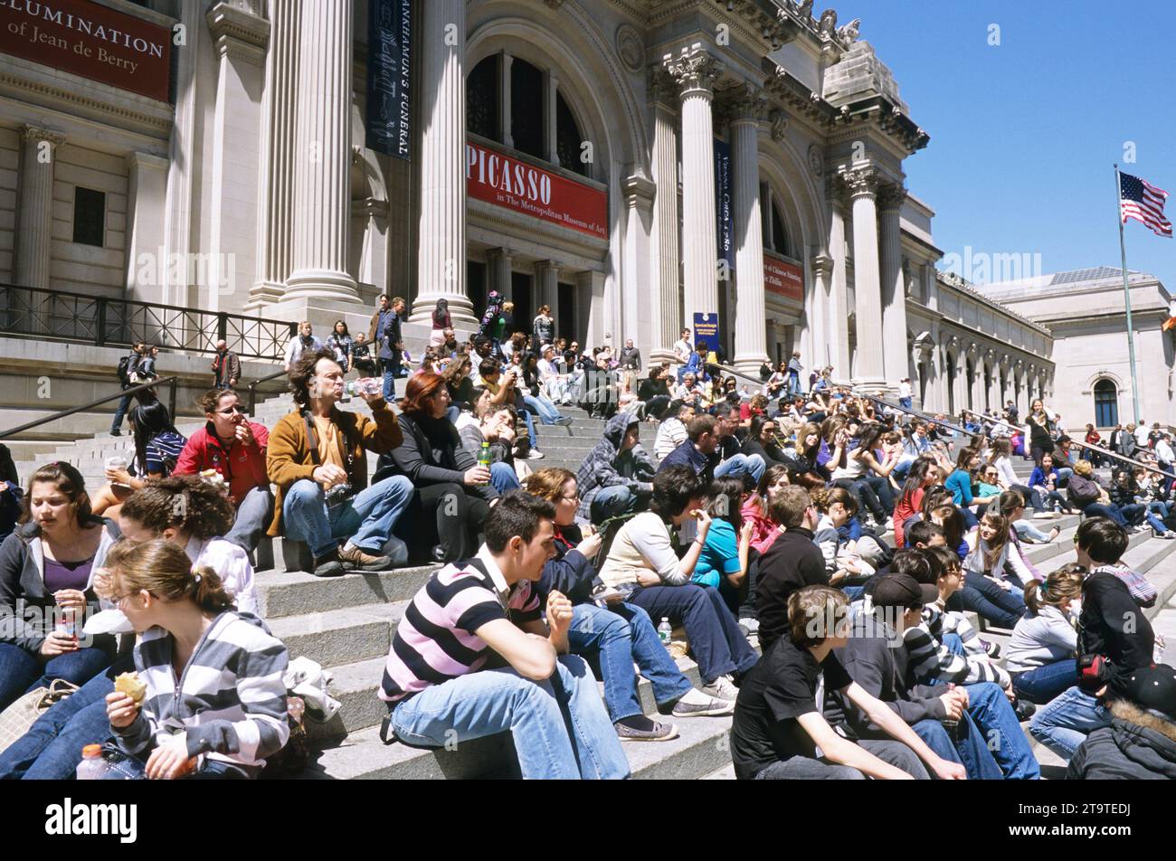 Metropolitan Museum of Art steps or stairs in front of the Museum ...