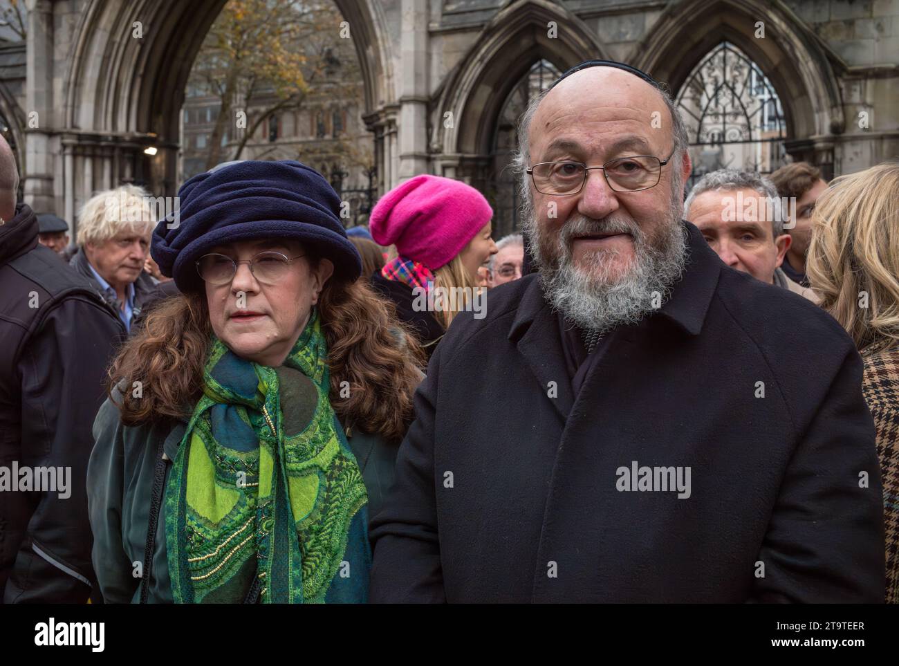 London, UK. 26 Nov 2023: Chief Rabbi Ephraim Mirvis and his wife ...