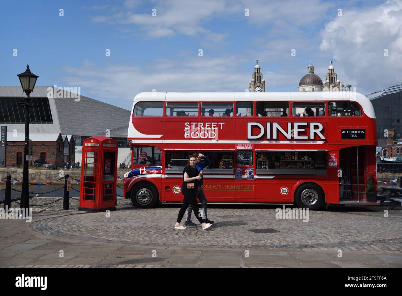 Bus food truck hi-res stock photography and images - Alamy
