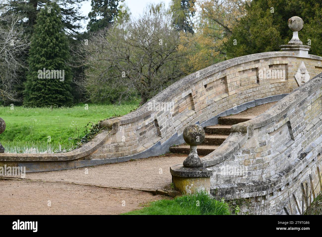 Countryside bridge hi-res stock photography and images - Alamy