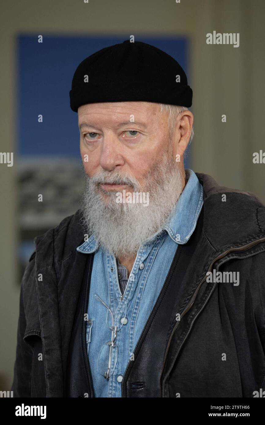 Schauspieler Bill MOCKRIDGE spielt die Rolle des Reinhard Bielefelder ...