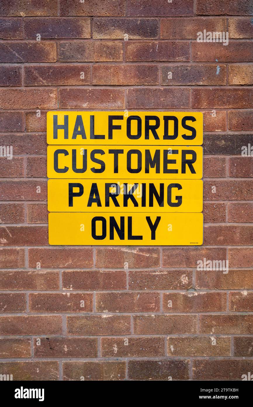 Halfords customer parking only sign Stock Photo - Alamy