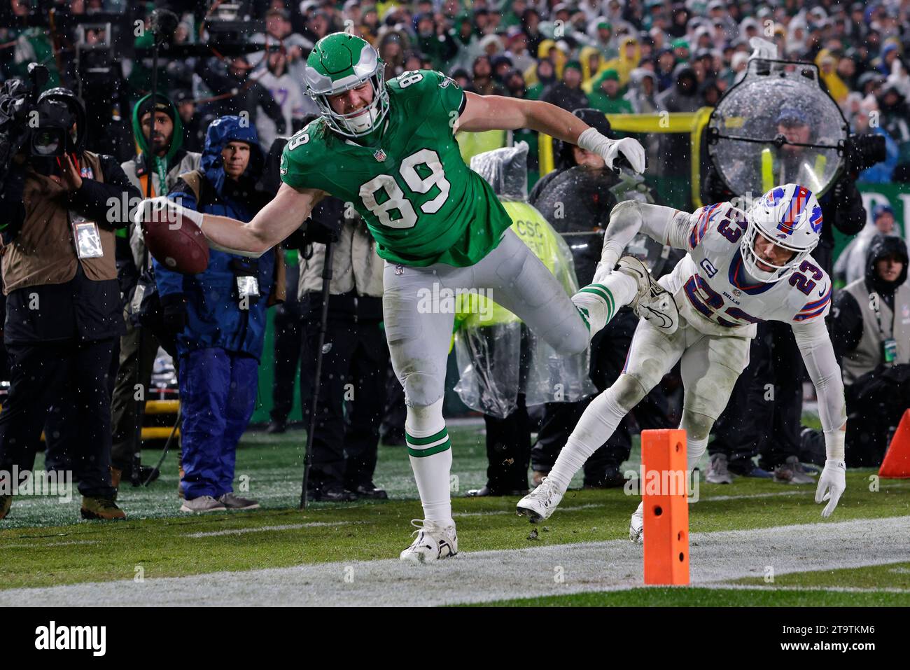 Philadelphia Eagles tight end Jack Stoll (89) attempts to get stay ...