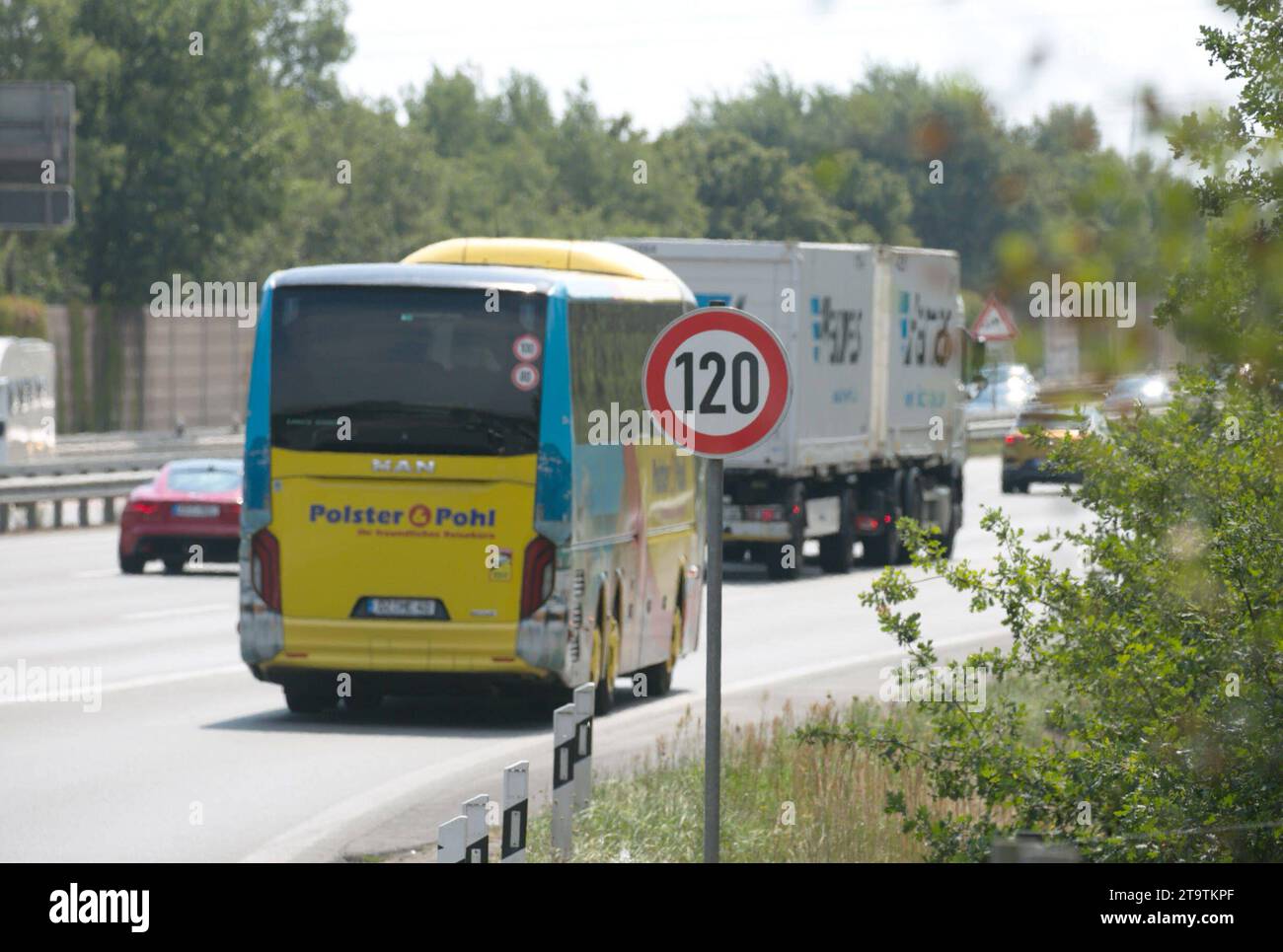 120 kmh hi-res stock photography and images - Alamy