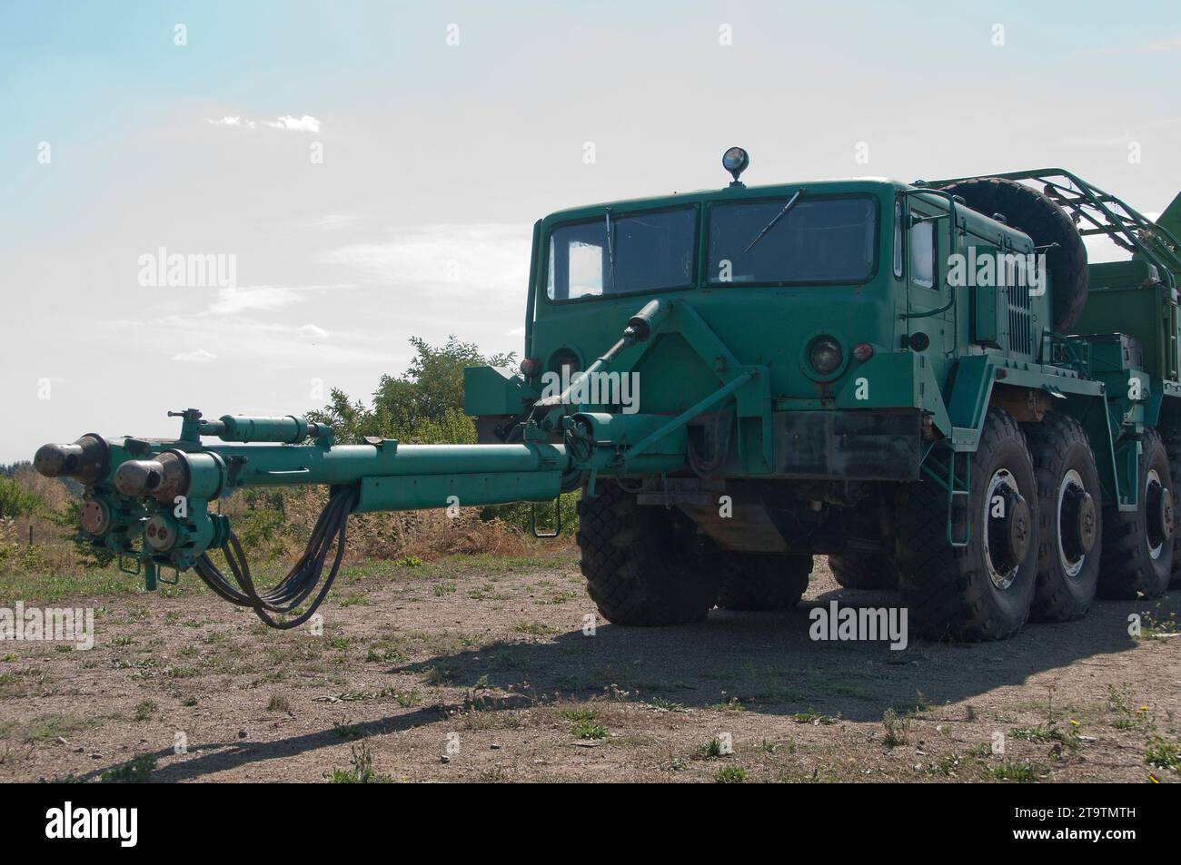 Maz 537 f a pusher tractor hi-res stock photography and images - Alamy