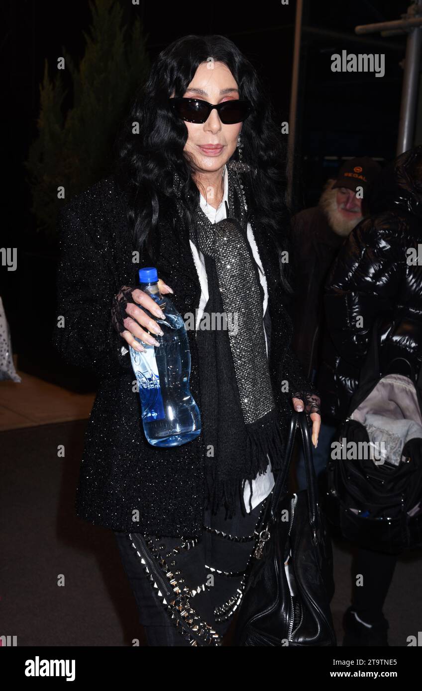 Cher leaves her midtown hotel after performing in Macy's Thanksgiving ...