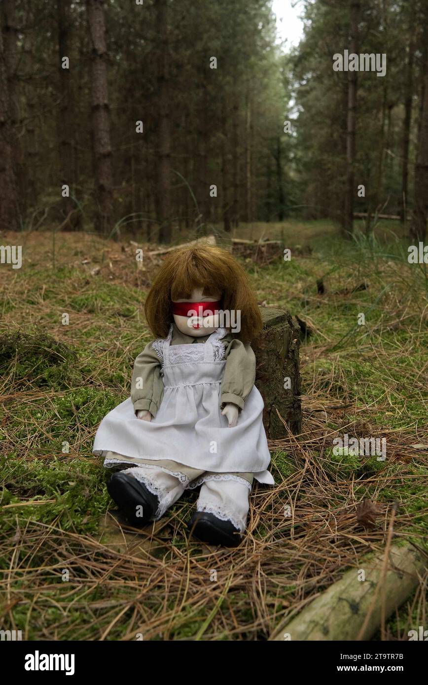 Creepy doll hi-res stock photography and images - Alamy