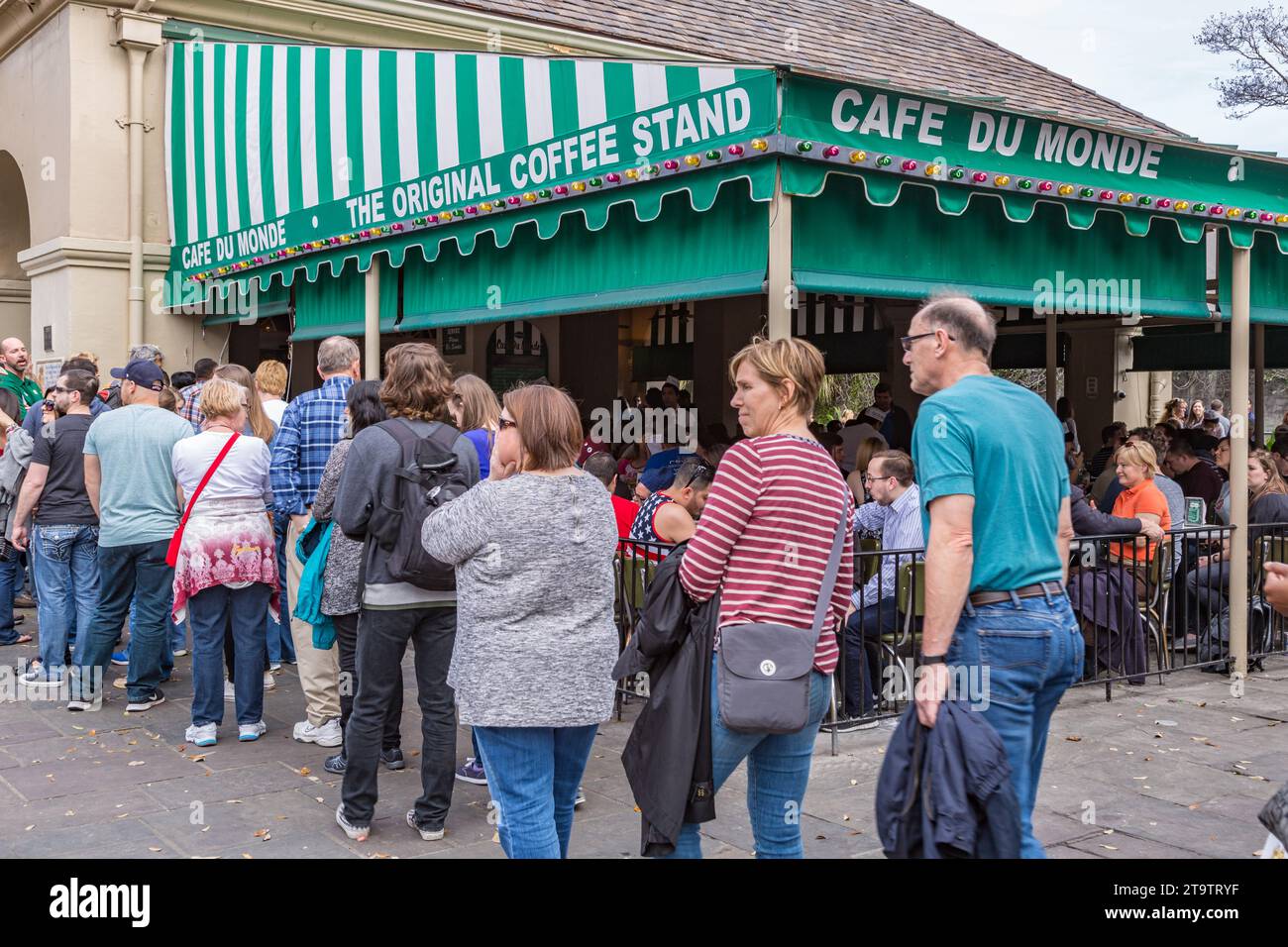 Tourists and locals in line to enter the famous Cafe du Monde coffee ...