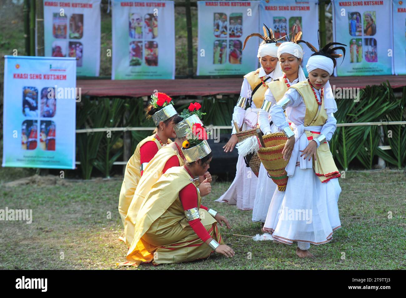 Khasi tribe hi-res stock photography and images - Alamy