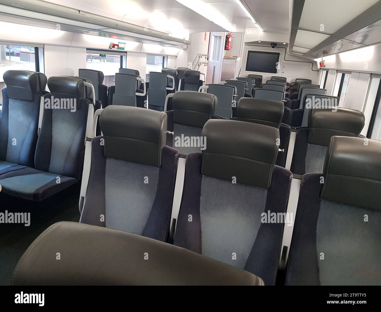 Emtpy chair hi-res stock photography and images - Alamy