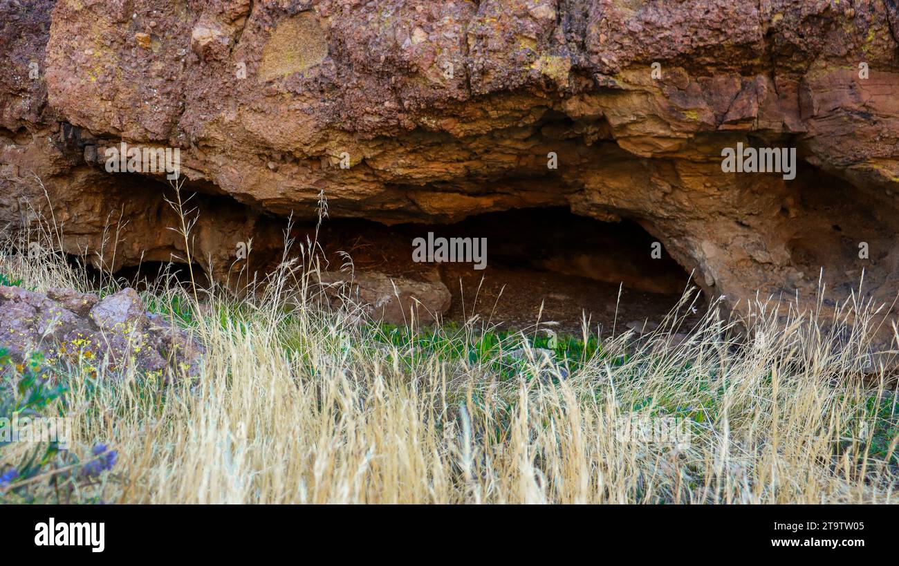 Small caves hi-res stock photography and images - Alamy