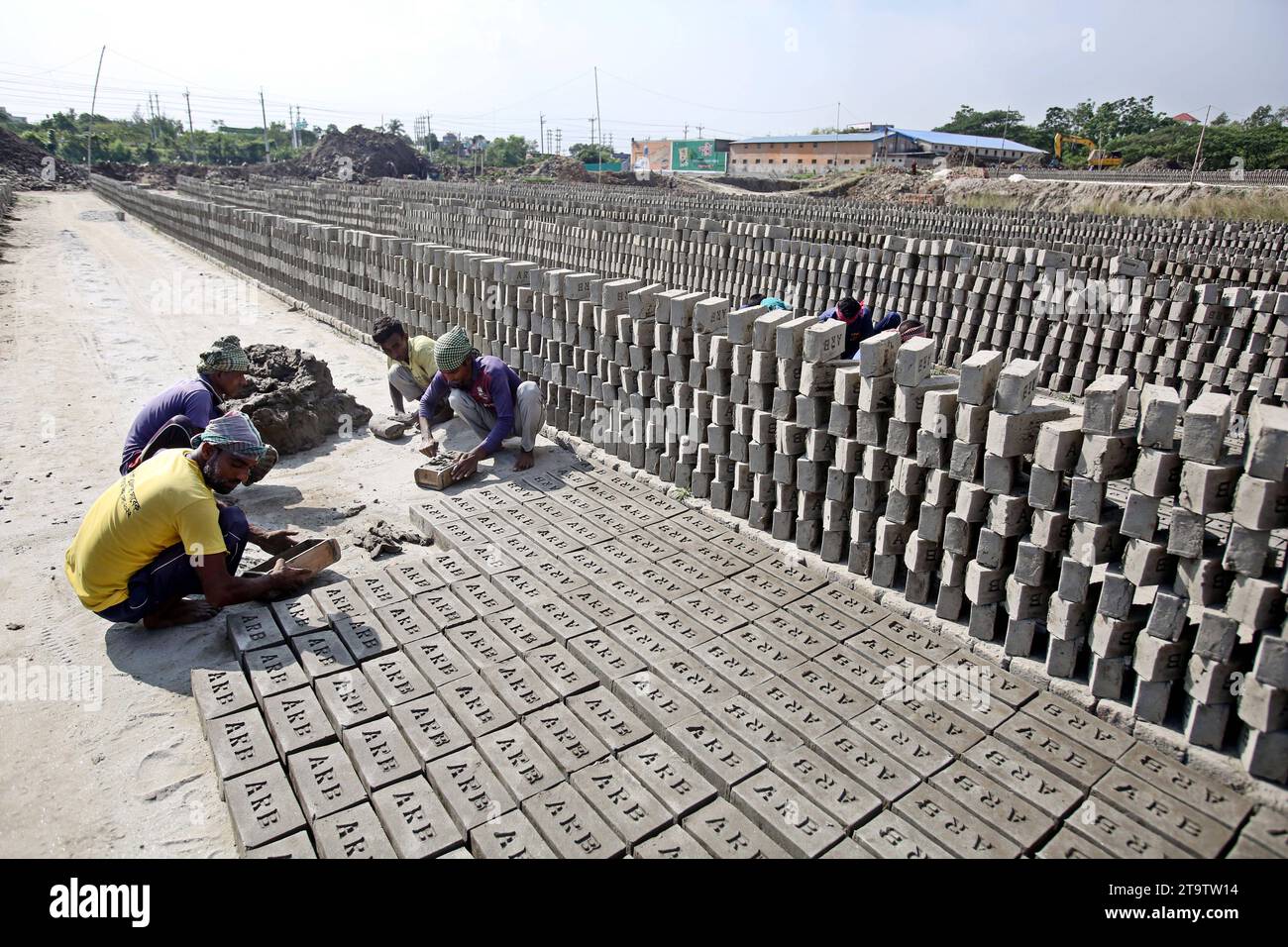 Ziegelstein Herstellung in Dhaka, Bangladesh Bangladesh goes through speedy urbanization. Rapid ...