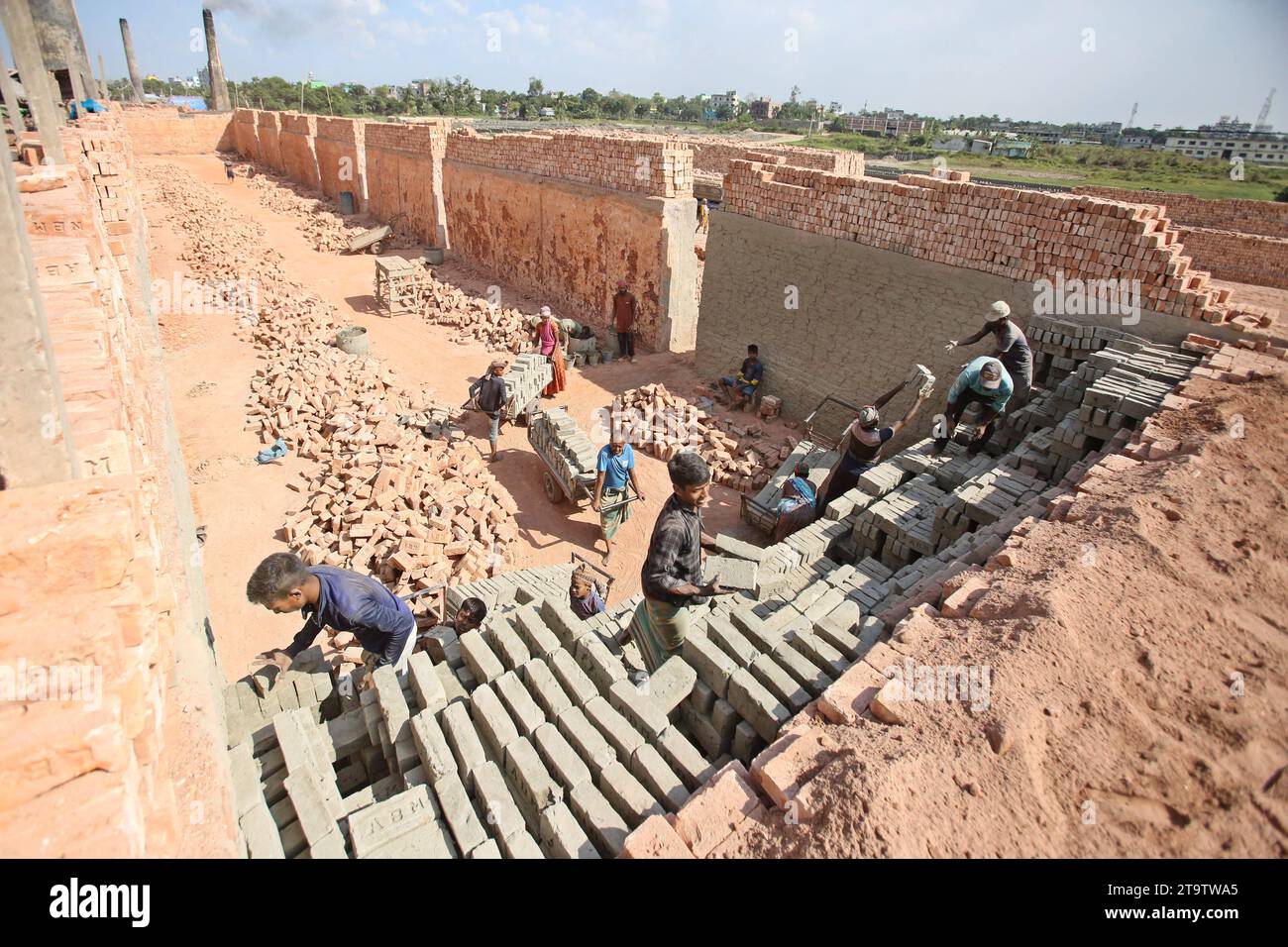 Ziegelstein Herstellung in Dhaka, Bangladesh Bangladesh goes through speedy urbanization. Rapid ...