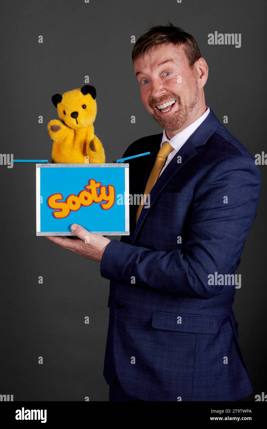 Sooty with Richard Cadell at The Oldie of the Year 2023, 23-11-23 Stock Photo - Alamy