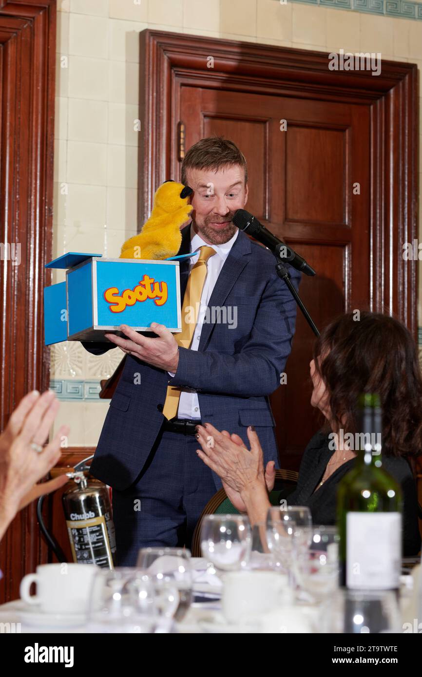 Sooty with Richard Cadell at The Oldie of the Year 2023, 23-11-23 Stock ...