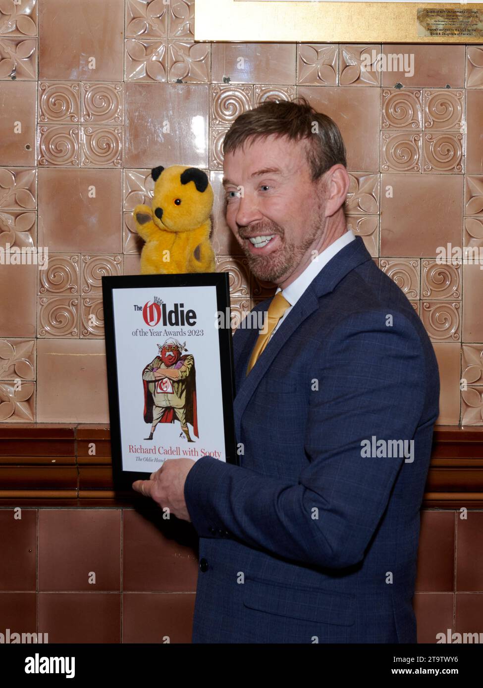 Sooty with Richard Cadell at The Oldie of the Year 2023, 23-11-23 Stock ...