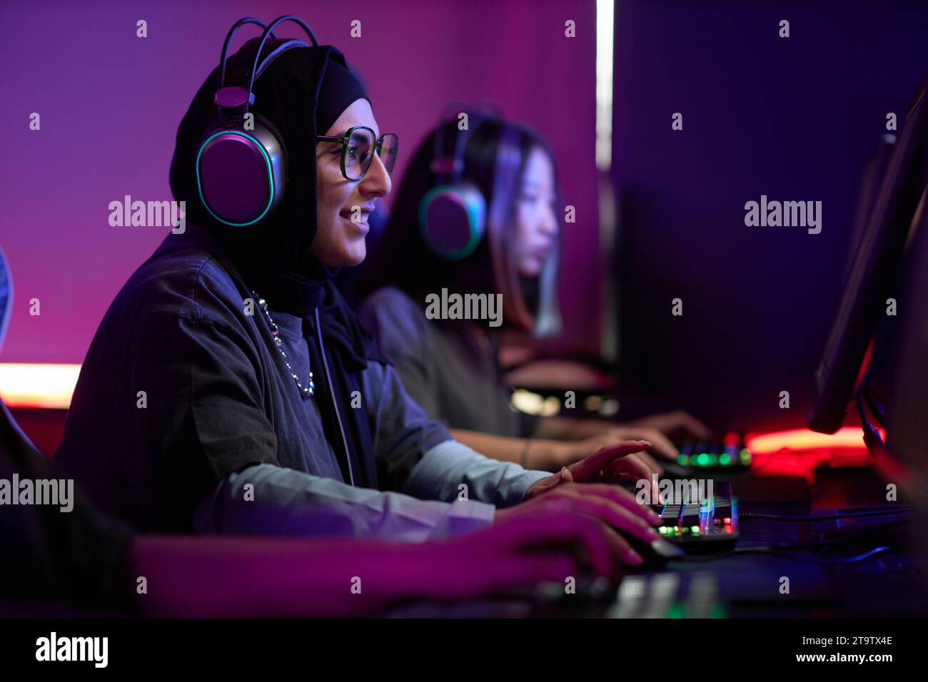 Arab female player hi-res stock photography and images - Alamy