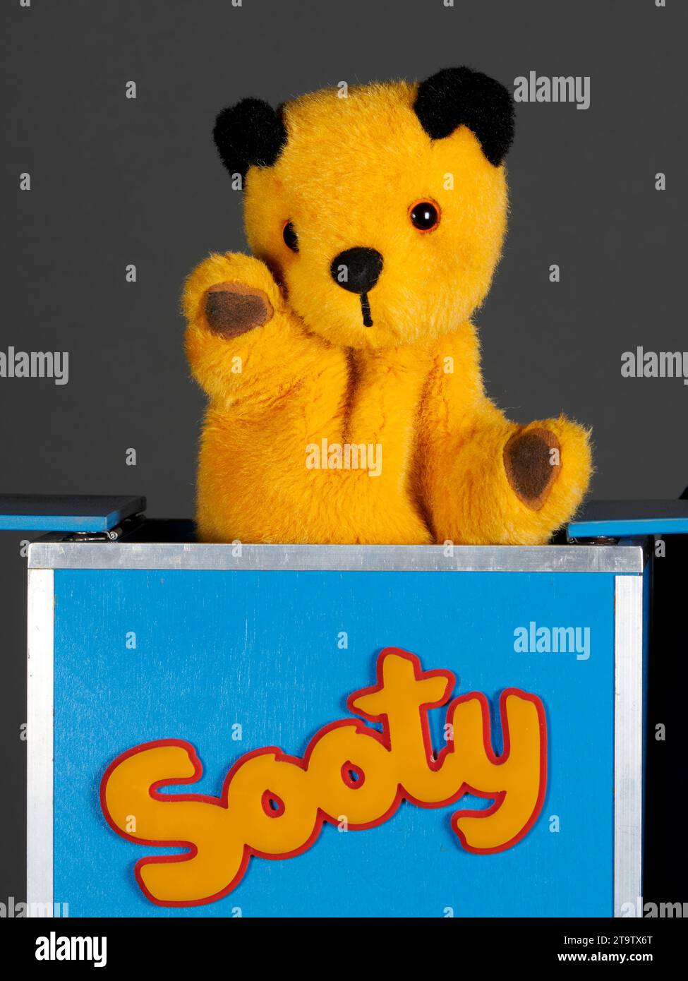 Sooty with Richard Cadell at The Oldie of the Year 2023, 23-11-23 Stock Photo - Alamy
