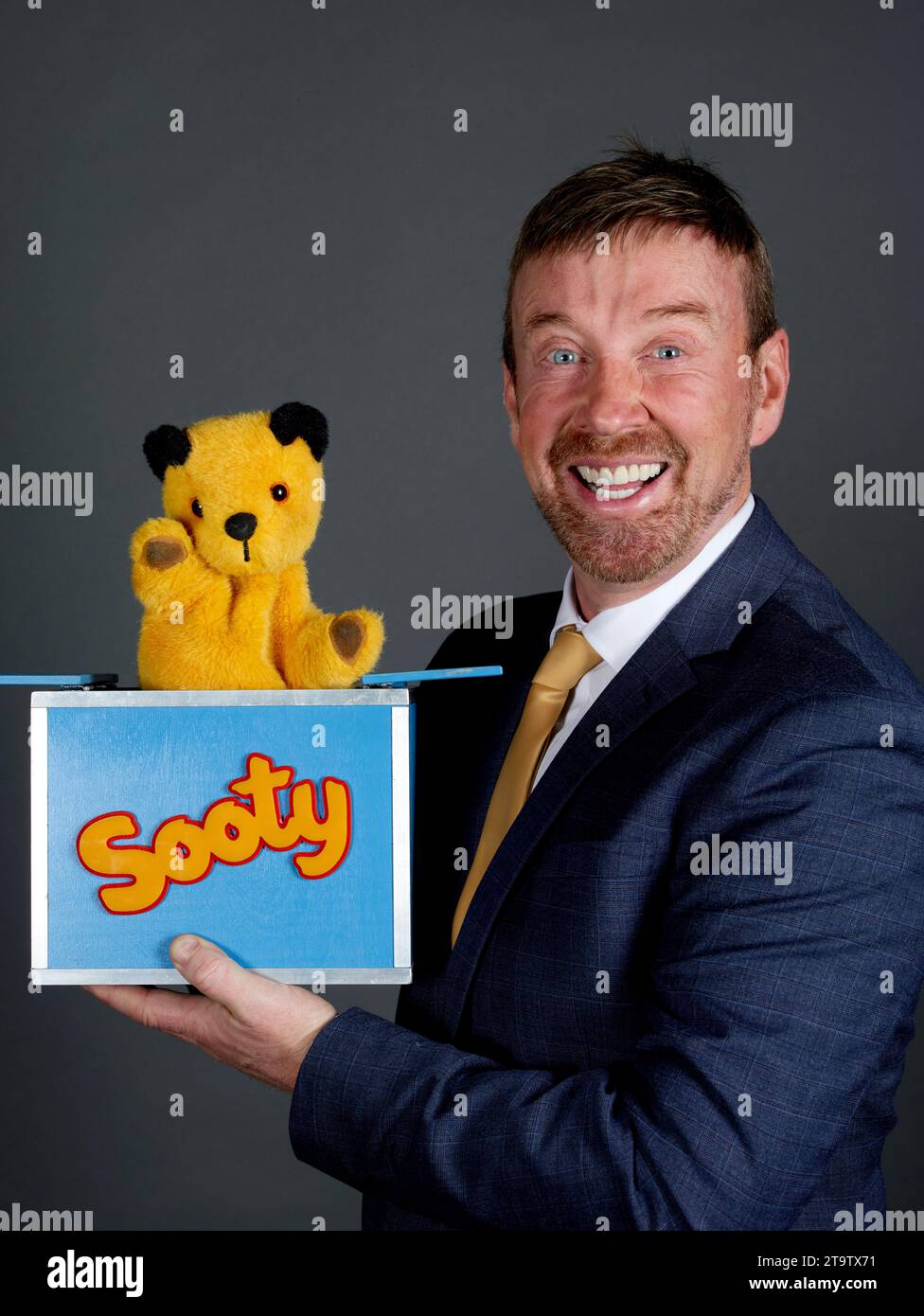 Sooty with Richard Cadell at The Oldie of the Year 2023, 23-11-23 Stock Photo - Alamy
