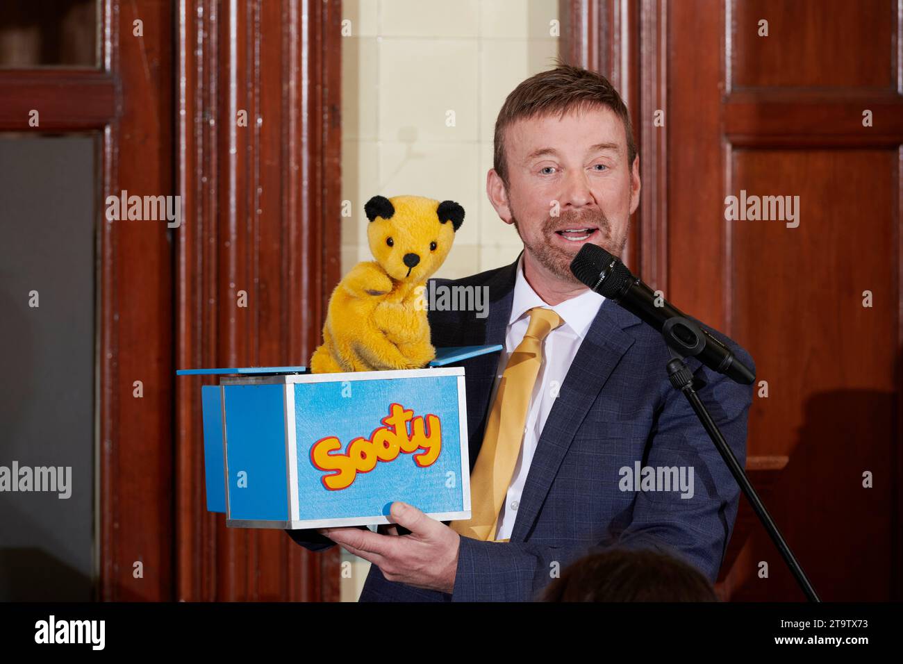 Sooty with Richard Cadell at The Oldie of the Year 2023, 23-11-23 Stock Photo - Alamy
