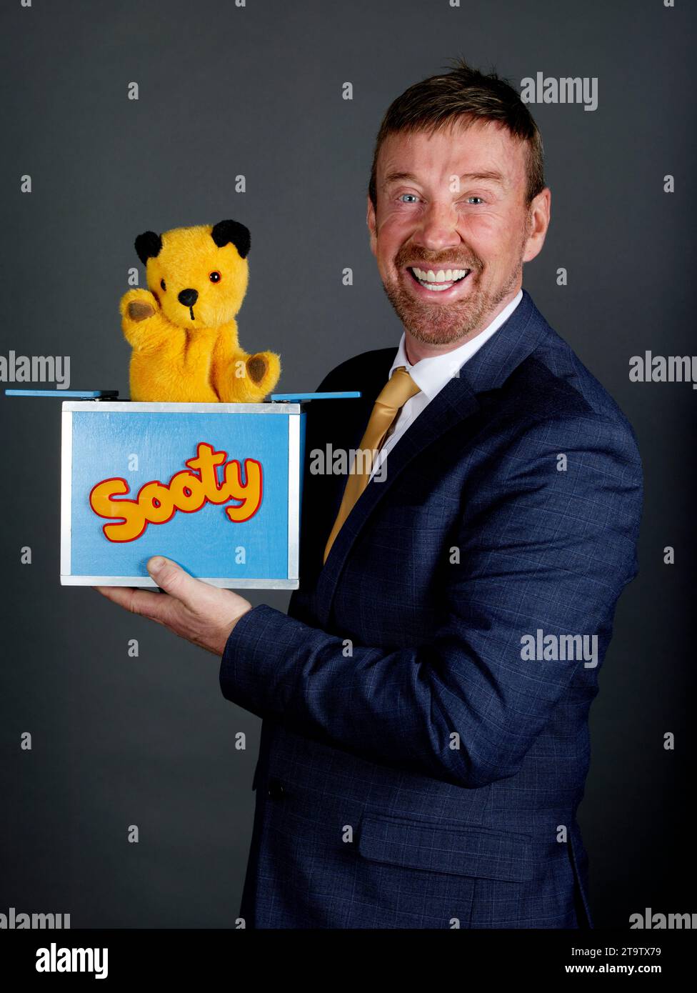 Sooty with Richard Cadell at The Oldie of the Year 2023, 23-11-23 Stock Photo - Alamy