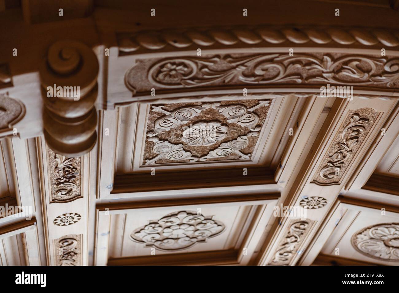 Old gold ornaments architecture hi-res stock photography and images - Alamy