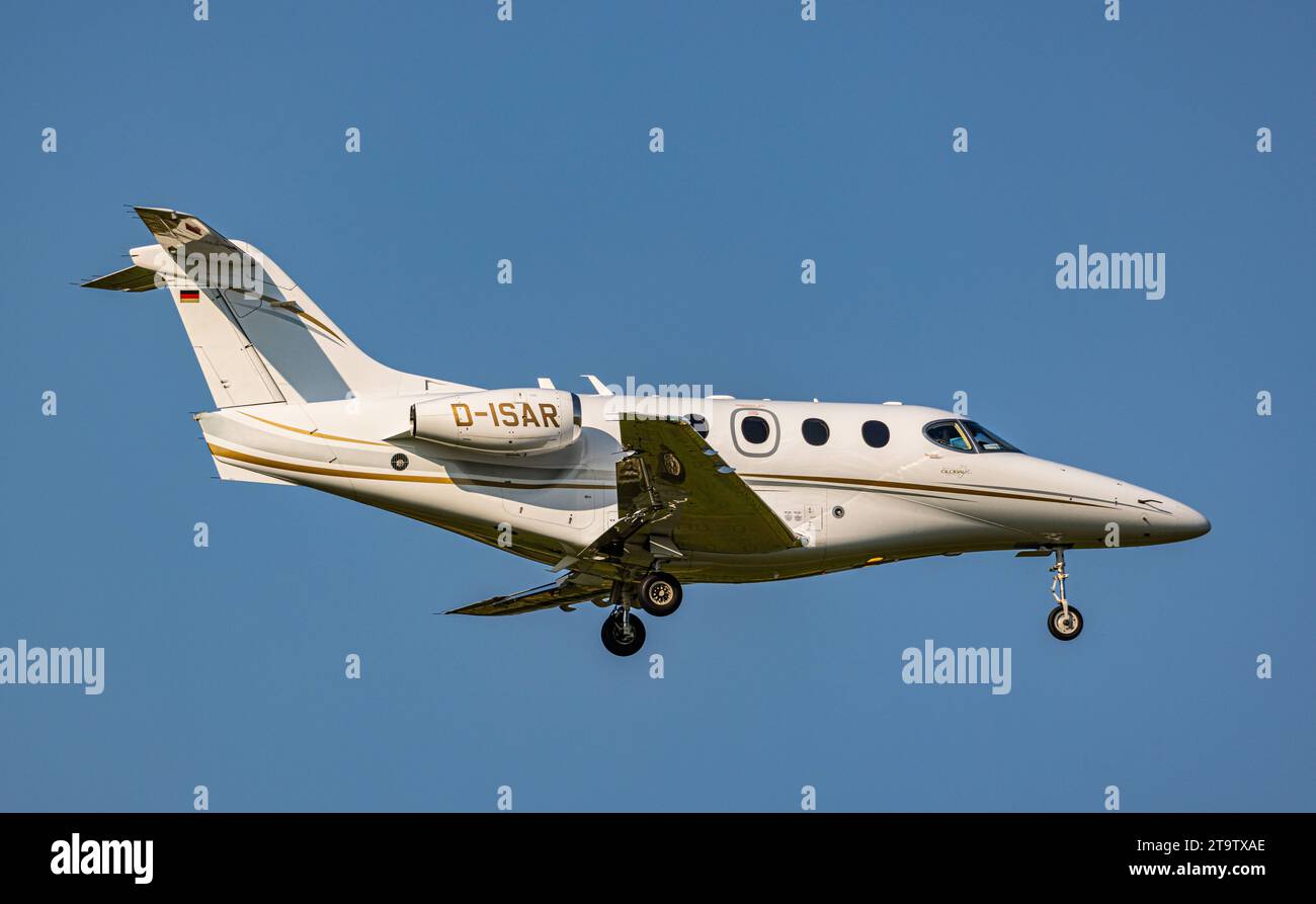 Zweistrahliges geschaftsreiseflugzeug hi-res stock photography and ...