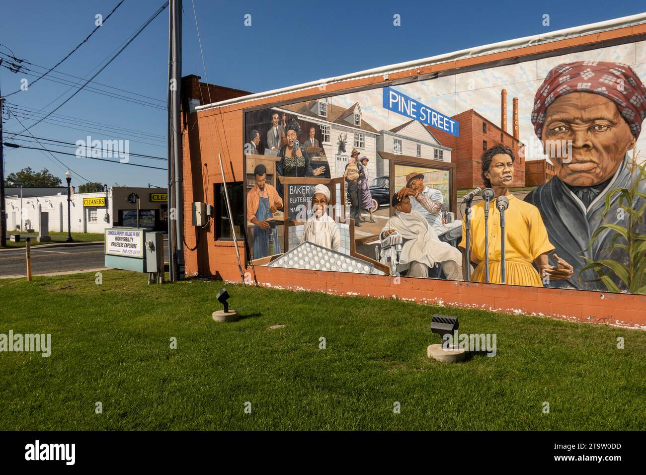 Harriet tubman public tribute mural hi-res stock photography and images ...