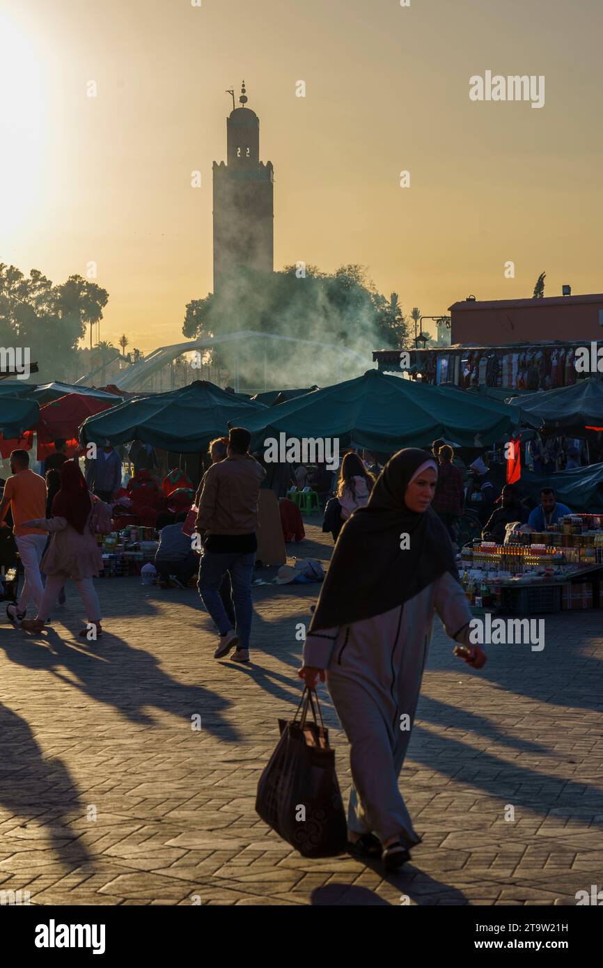 Square marrakech morocco night hi-res stock photography and images - Alamy