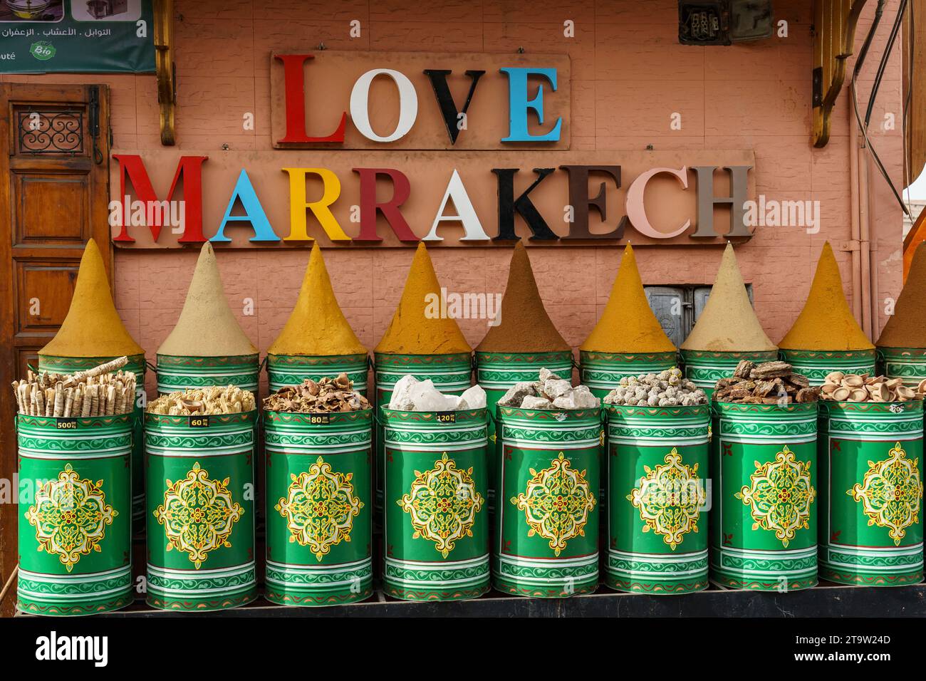 Morocco spice pyramid hi-res stock photography and images - Alamy