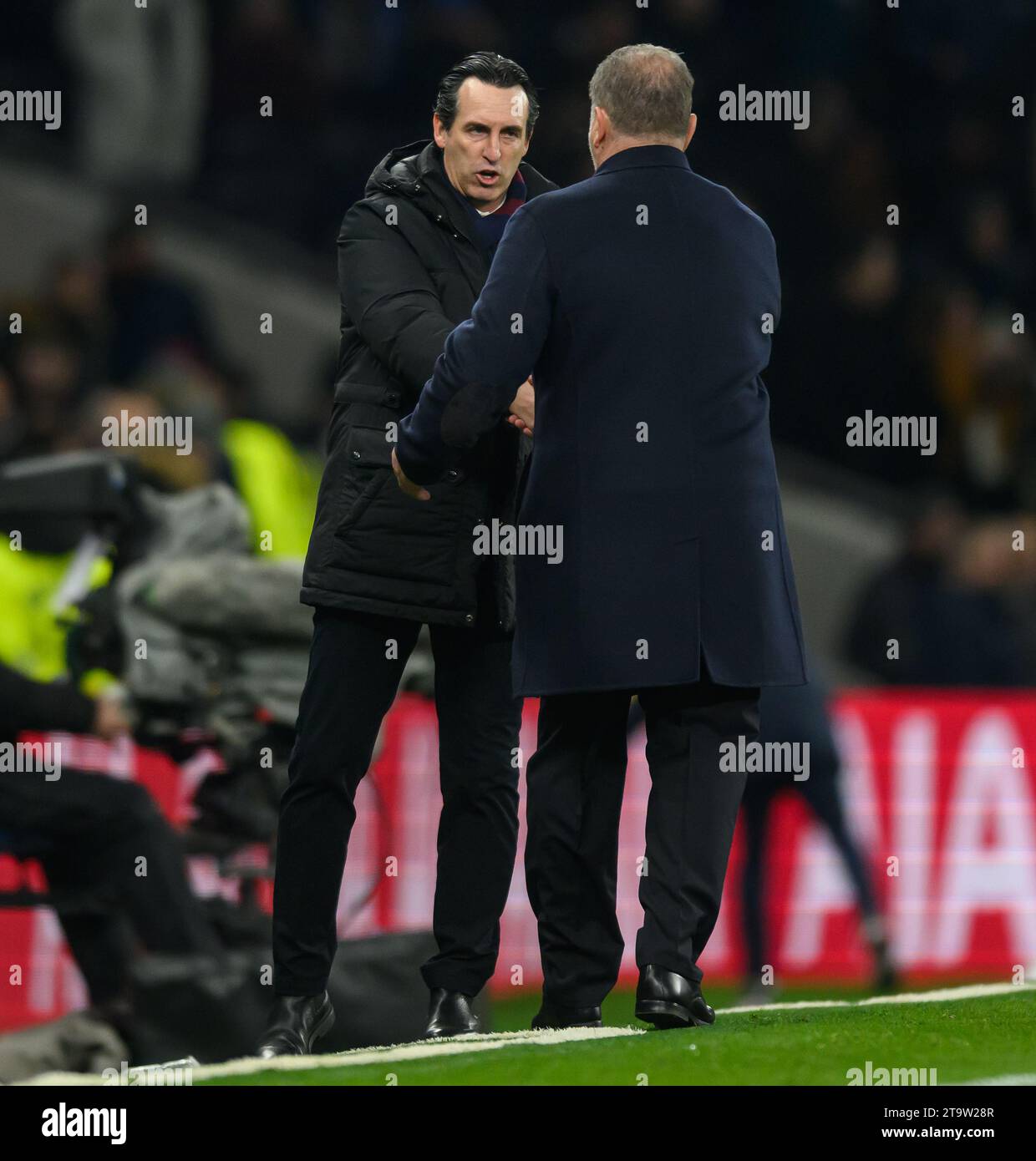 Premier league manager shake hi-res stock photography and images - Alamy