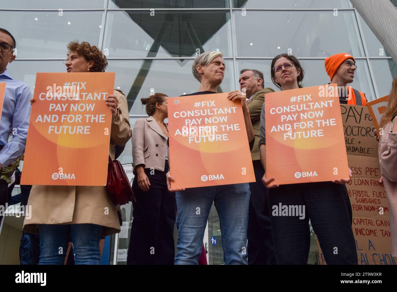 England hospital logo symbol uk hi-res stock photography and images - Alamy