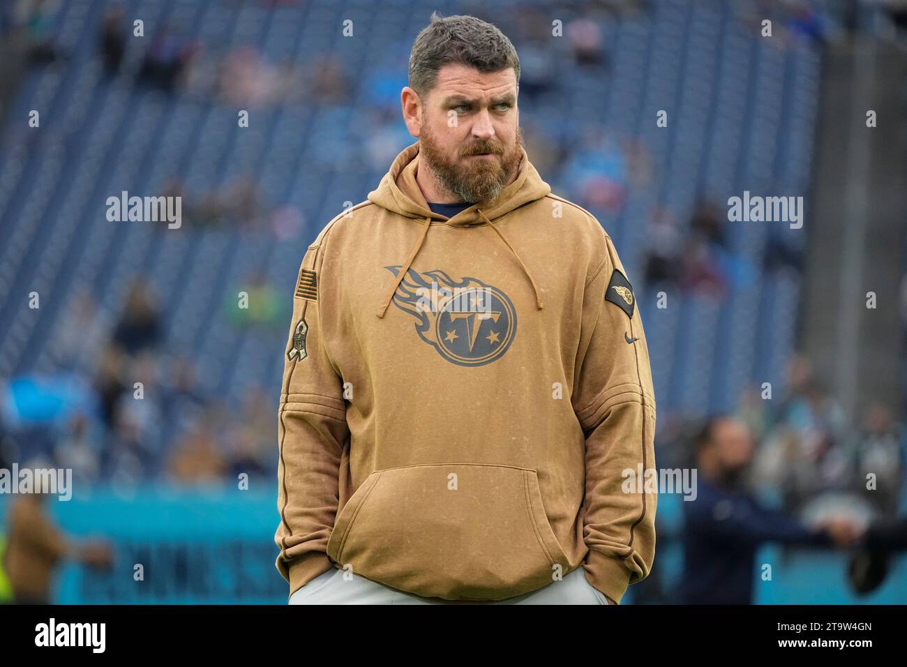 Tennessee Titans offensive coordinator Tim Kelly walks the field before ...