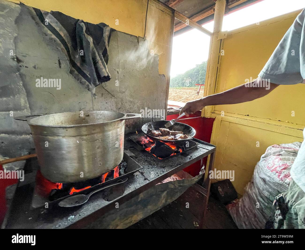 Madagascar, Tsiribihina river, cook in the kitchen of the boat Stock ...