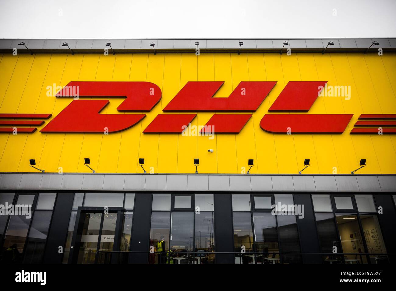 Delivery service dhl hi-res stock photography and images - Alamy