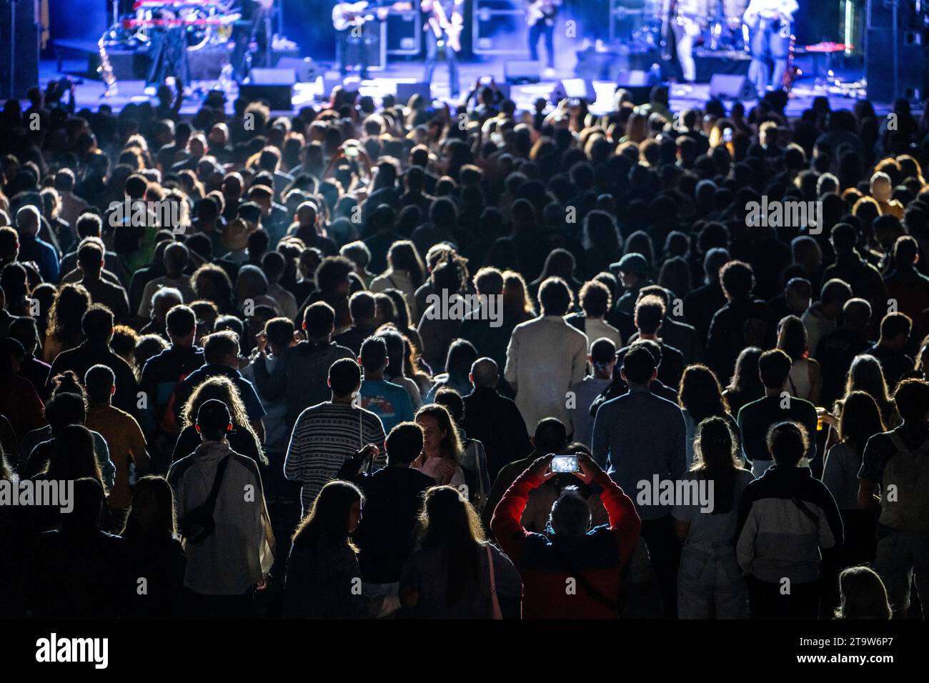 Happy people enjoying performance of popular band Stock Photo - Alamy