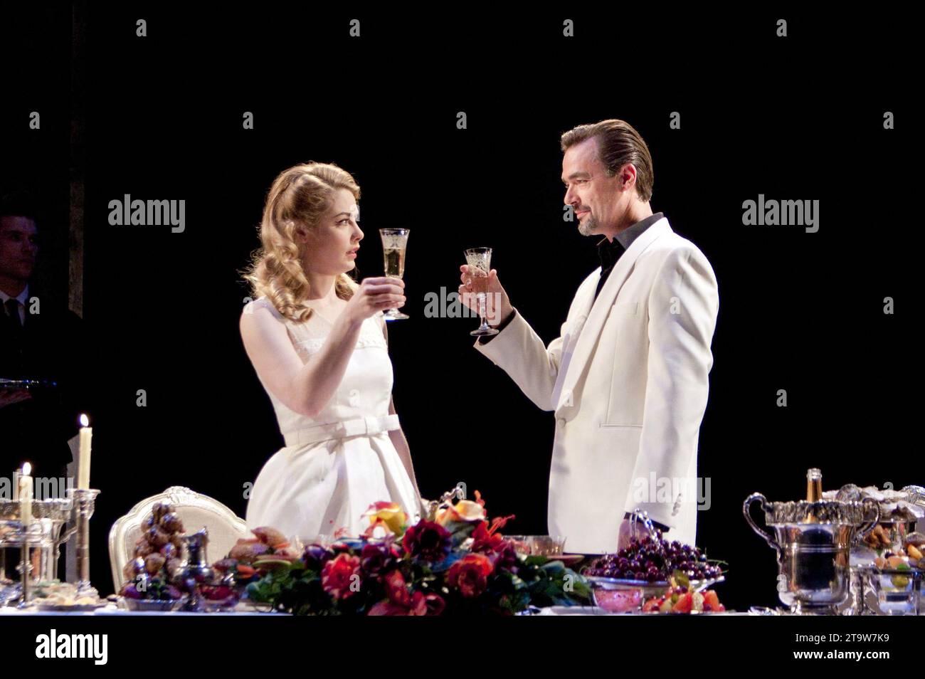 Lauren O'Neil (Bianca Capello), Richard Lintern (Duke of Florence) in ...