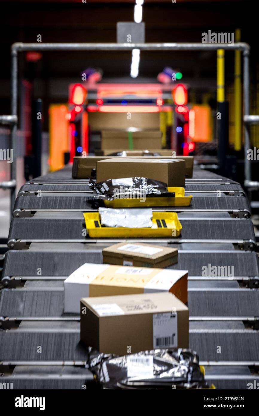 Mail sorting machine hi-res stock photography and images - Alamy
