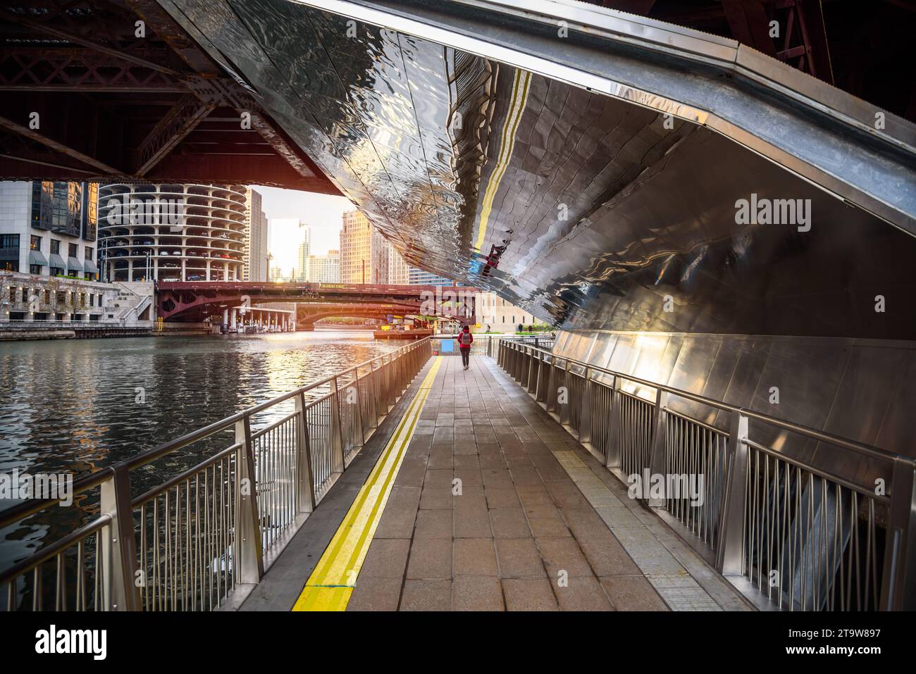 People walking on riverside footpath hi-res stock photography and ...