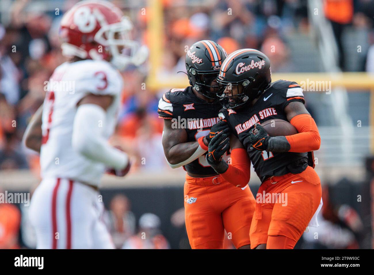 STILLWATER, OK - NOVEMBER 04: Oklahoma State Cowboys linebacker Collin ...