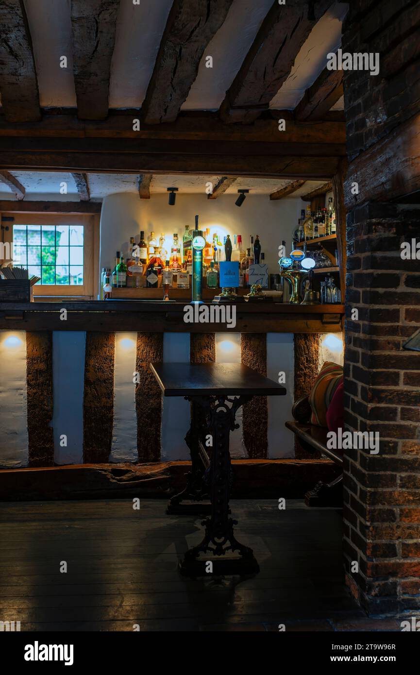 An empty pub bar Stock Photo - Alamy